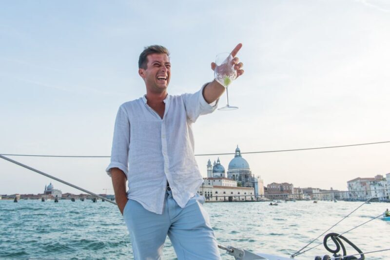 Venice: Lagoon Catamaran Cruise with Music and Drinks - Key Points