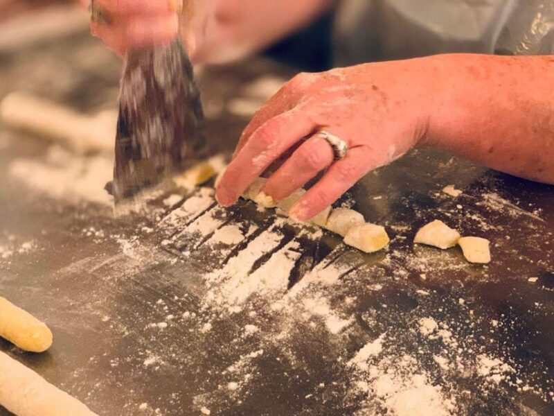 Venice: Pasta and Tiramisu Cooking Class with Wine - Why This Experience Works