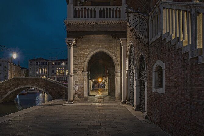 Venice: Private After Dark Tour and Gondola Ride - A Closer Look at the Itinerary