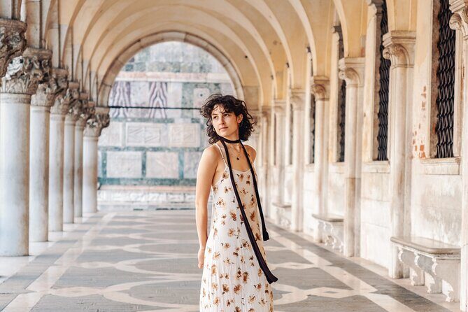 Venice Professional Photoshoot (up to 6 people included) - An In-Depth Look at the Venice Professional Photoshoot