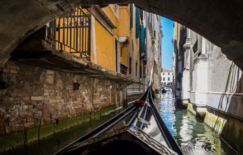 Venice: Shared Gondola Ride Across the Grand Canal - Key Points