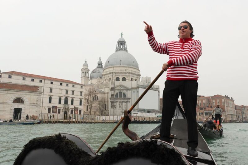 Venice: Shared Gondola Ride and Serenade - What to Expect from This Gondola Ride