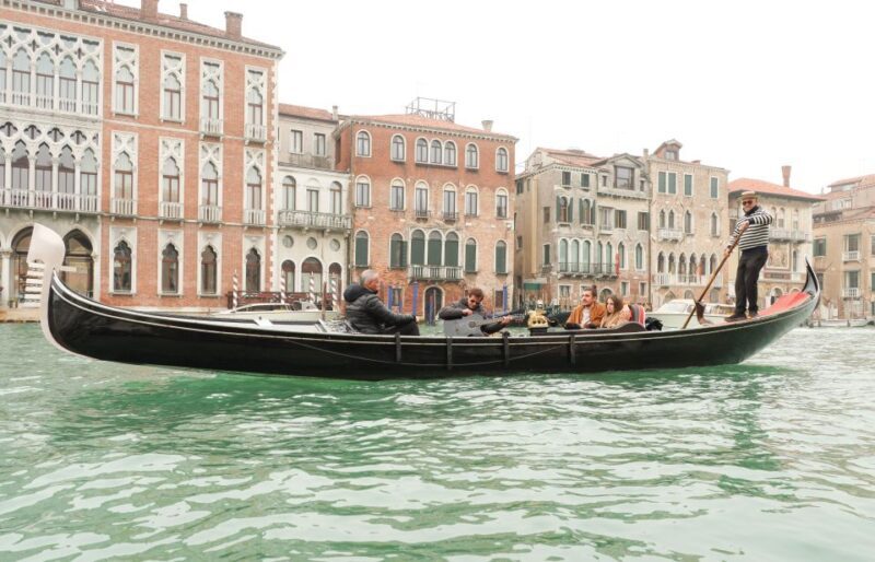 Venice: Shared Gondola Ride and Serenade - FAQs