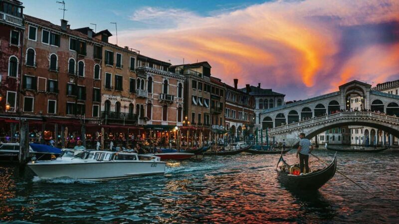Venice: Shared Gondola Ride at Sunset - Who Should Consider This Tour?