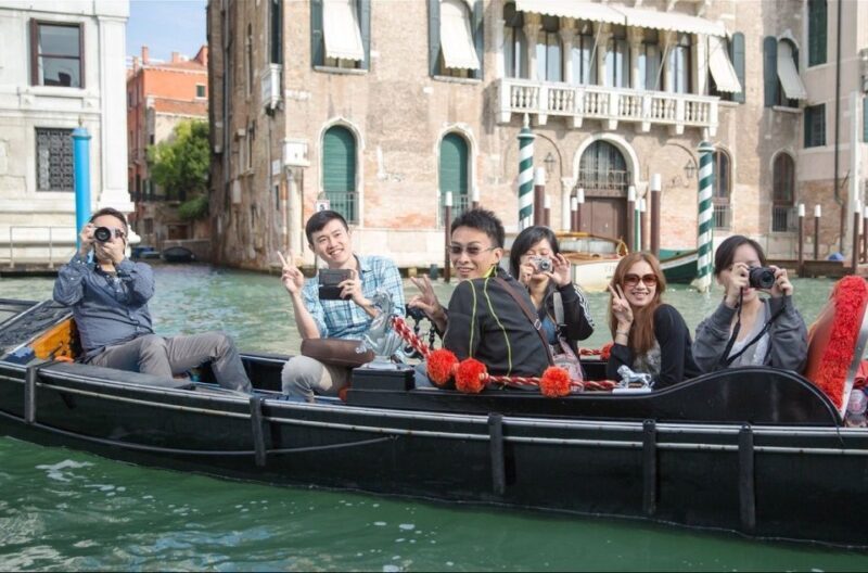 Venice: Shared Gondola Ride - Introduction to the Experience