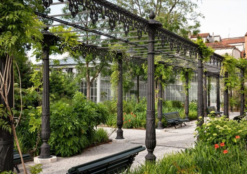 Venice: St. Mark's Square Royal Gardens Light Lunch - Key Points