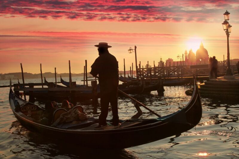 Venice: Sunset or Evening Gondola Tour - Key Points