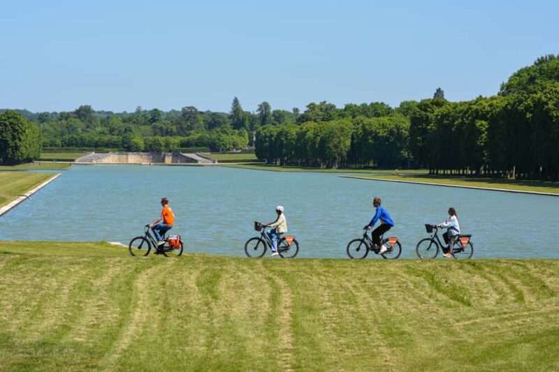 Versailles: Bike Tour on a premium Dutch bike - The Experience of a Dutch Bike