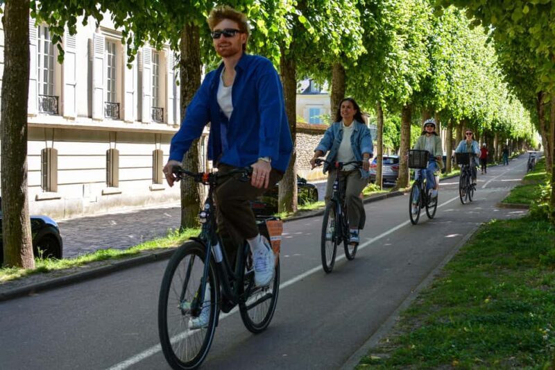Versailles: Bike Tour on a premium Dutch bike - The Guide’s Role