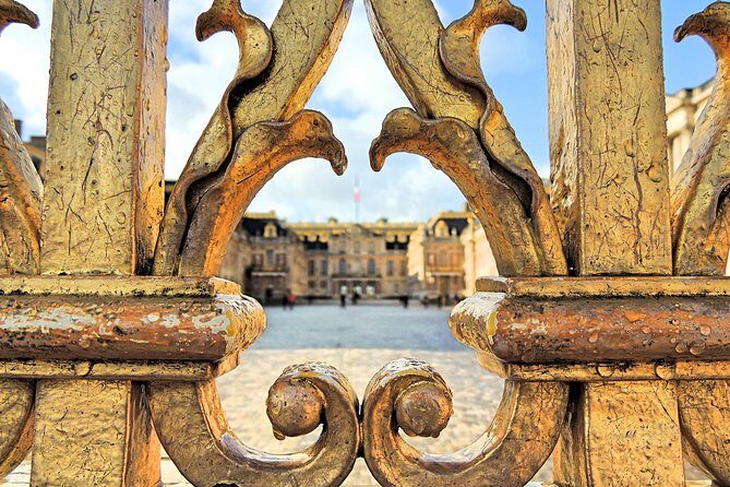 Versailles Palace & Marie-Antoinette's Estate Guided Tour - Key Points