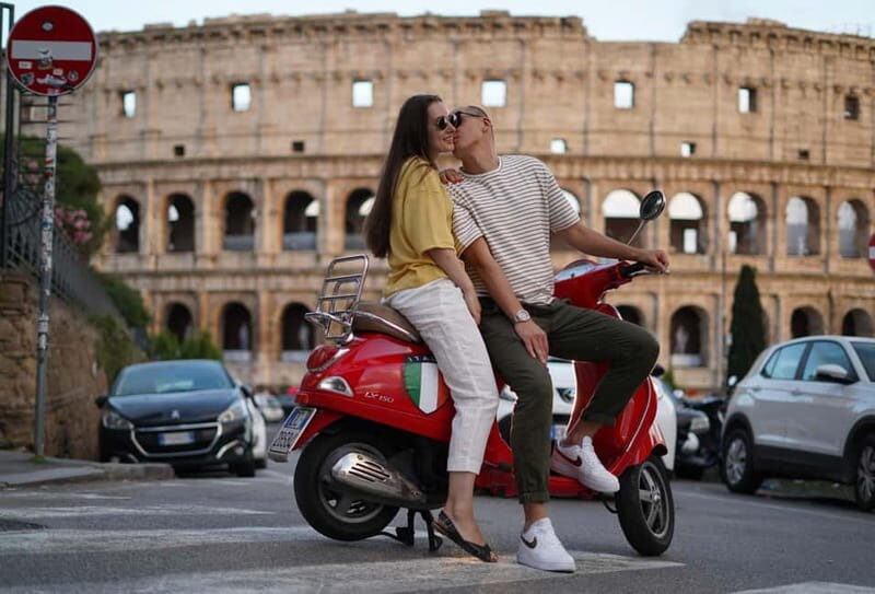 Vespa city tour in Rome with two different routes - Key Points