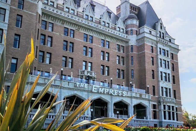 Victoria & The Butchart Gardens:Deluxe City and Garden Experience - Transportation and Group Experience