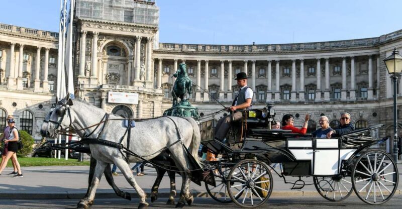 Vienna: 30-Minute Fiaker Ride in the Old Town - The Itinerary: A Scenic Tour Through History