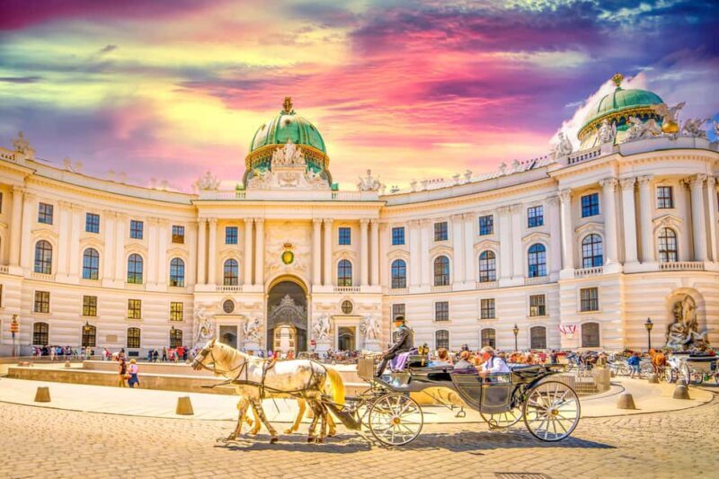 Vienna: Christmas Photoshoot with a Pro Photographer - Experience Provider