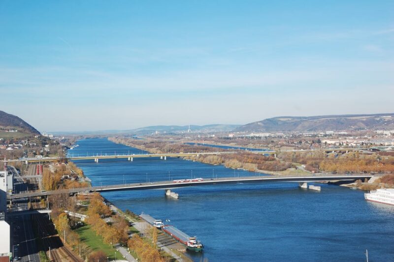 Vienna Full Day Tour from Prague - Transportation and Group Dynamics