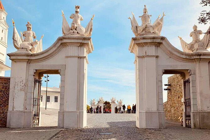 Vienna to Budapest and Bratislava Private Full Day Guided Tour - Transportation and Logistics