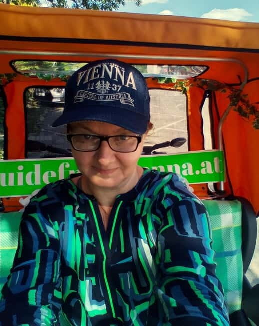 Vienna: Tour with locals in RAXI electric rickshaw - The Experience: Comfort, customization, and insider views