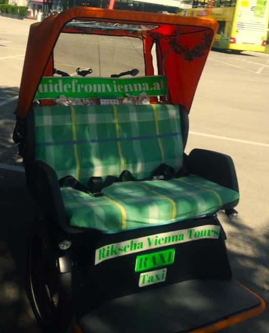 Vienna: Tour with locals in RAXI electric rickshaw - The value of this experience