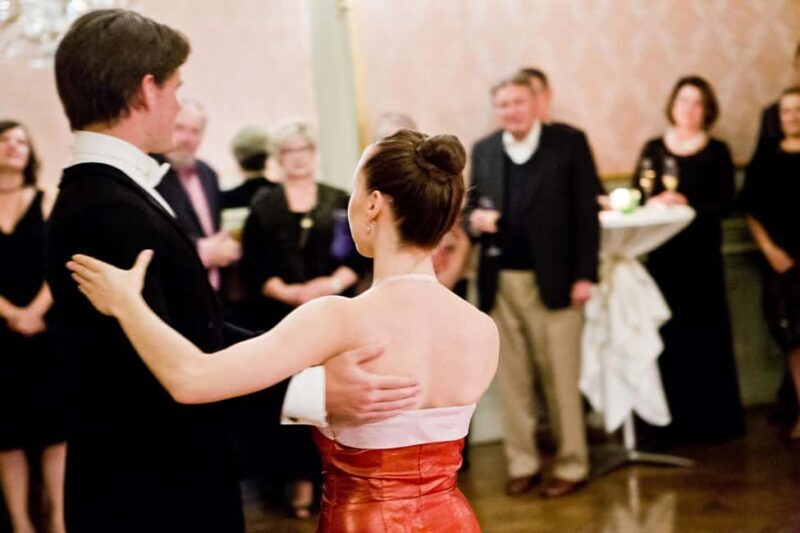 Vienna: Viennese Waltz Beginner Workshop for Couples - A Closer Look at the Experience