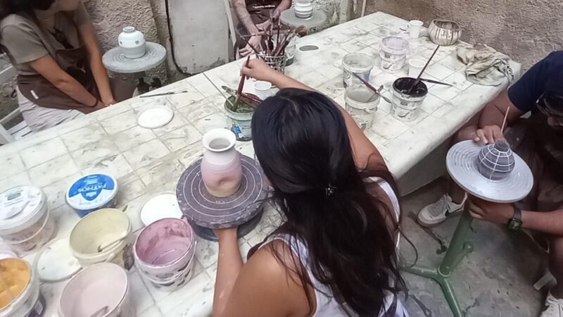 Vietri sul Mare: majolica decoration workshop - The Setting: Historic Courtyard and Authentic Atmosphere