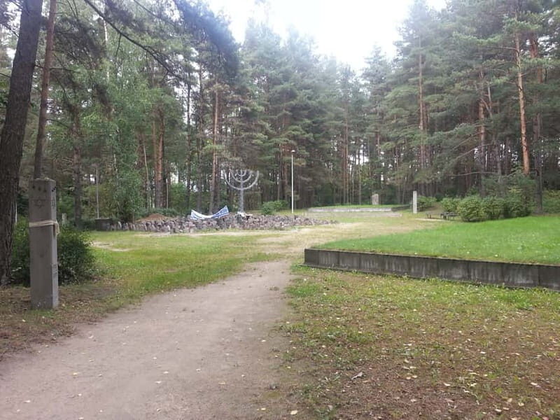 Vilnius: Private Paneriai Park, Trakai Castle, Kernav Tour - Discovering Trakai Castle on the Lake