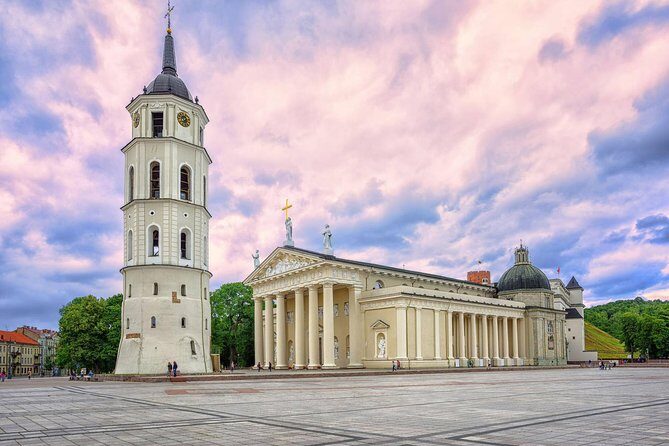 Vilnius-Riga Sightseeing Tour Bus - Key Points