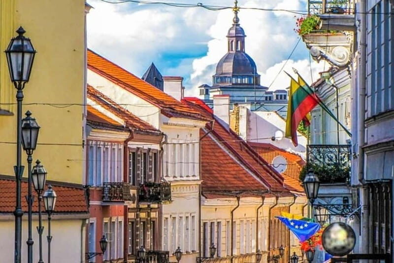Vilnius : Sightseeing Walking Custom Tour with a Local Guide - Discovering Vilnius: What You Can Expect from the Tour