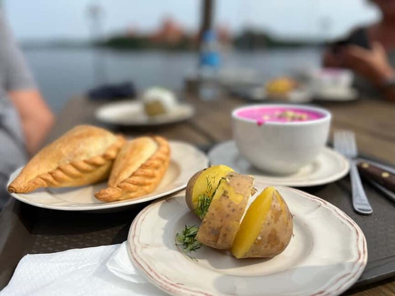 Vilnius: Trakai, Uzutrakis Manor, Hill of Angels, Boat Ride - Key Points