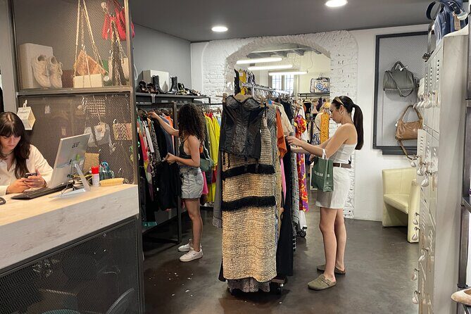 Vintage Shopping Tour in Milan - The Value and Practicalities