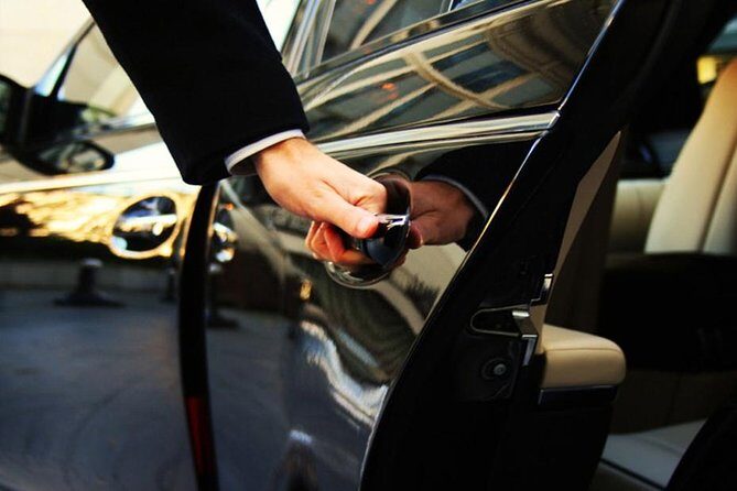 VIP Airport to Hotel Transfer with Orientation Tour - The Value of a Private Transfer