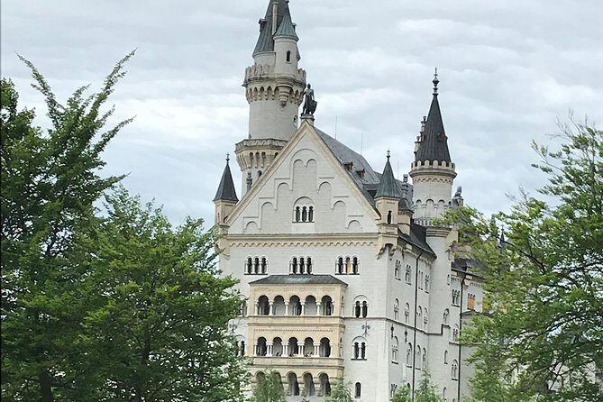 VIP Day Trip Neuschwanstein and Linderhof Castle from Munich - The Group Experience: Intimate, Efficient, and Well-Reviewed
