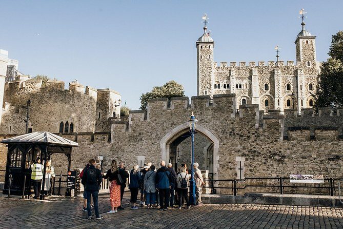 VIP Early Access Opening Ceremony Tower of London & River Cruise - Exploring the Walls and Royal Rooms
