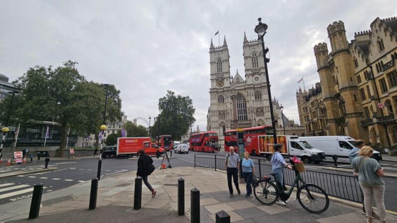 VIP Westminster Abbey & Upper Gallery and Buckingham Palace - Exploring Westminster Abbey & Its Secrets