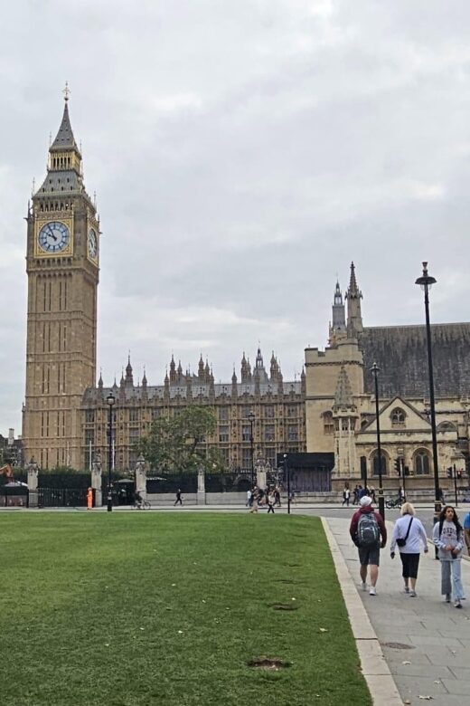 VIP Westminster Abbey & Upper Gallery and Buckingham Palace - Authentic Experiences and Hidden Gems