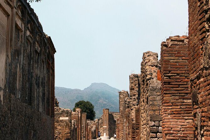 Visit Pompeii skip the line ticket with bus roundtrip - FAQ