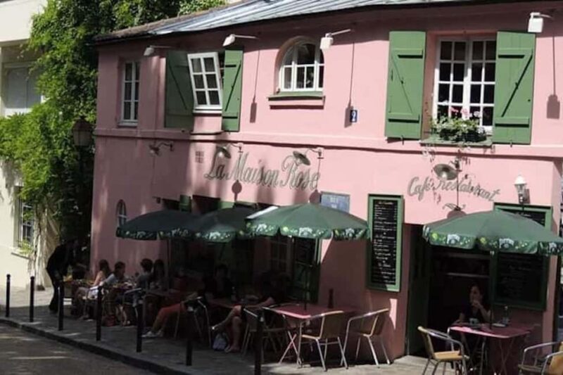 Visit the Montmartre district in Italian with a local guide - The Essentials of the Tour Experience
