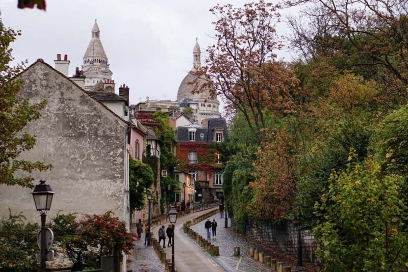 Visit the Montmartre district in Italian with a local guide - The Sum Up