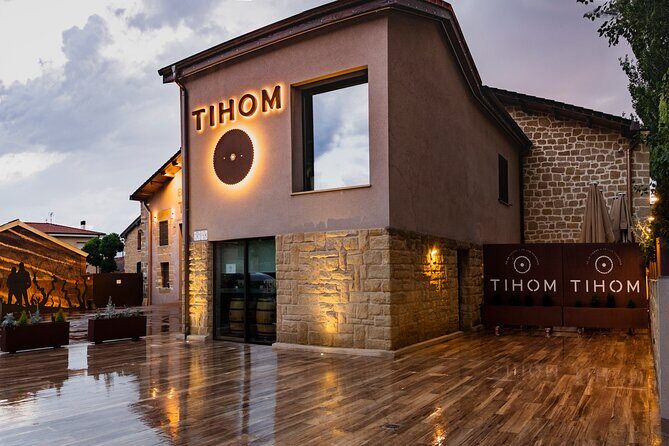 Visit to the winery with a tasting of 3 wines and appetizers - Who Will Love This Experience?