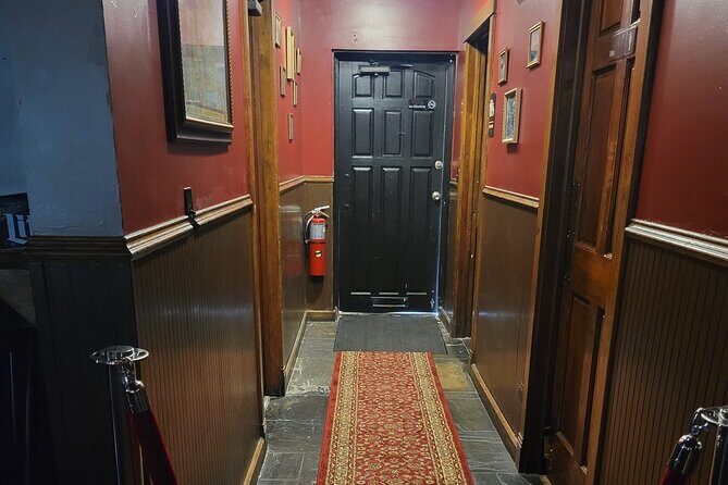 Vito's Vault Chicago finest dinner theatre speakeasy - What Makes Vitos Vault Stand Out?