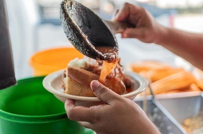 Viva Guadalajara: Exploring Mexicos Culinary Frontier - The Guide: Knowledge and Charisma