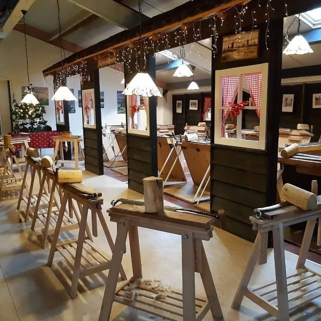 Volendam: 2-Hour Clogmaking Workshop and Cheese Tour - An In-Depth Look at the Clogmaking and Cheese Tour  