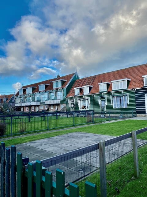 Volendam: Bike Rental including Highlights-Routes - Key Points: