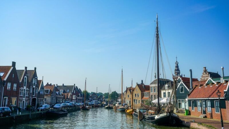 Volendam: Bike Rental including Highlights-Routes - The Sum Up