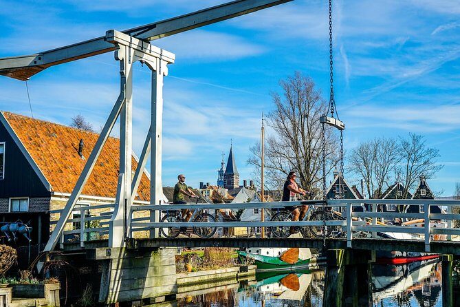 Volendam: E-bike rental with suggested countryside- and fisherman village route - The Itinerary: What to Expect