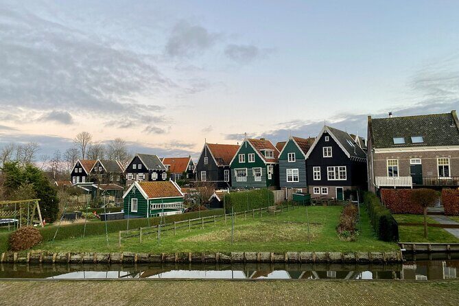 Volendam: E-bike rental with suggested countryside- and fisherman village route - Practical Details and Tips