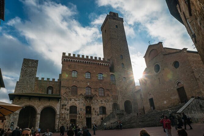 Volterra and San Gimignano: a taste of medieval Tuscany! - Key Points: