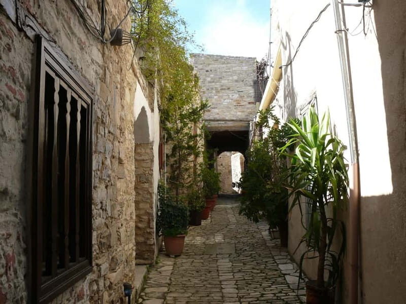Walk around Pano Lefkara village and Lefkara lake - Key Points