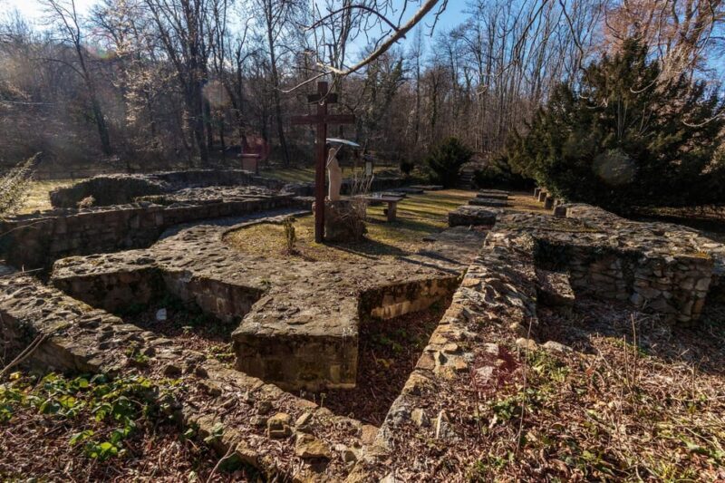 Walk to recent and aged spiritual sanctuaries near Budapest - Key Points