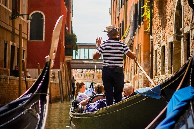 Walking Tour and Enchanting Gondola Journey in Venice - Authentic Feedback & Tips