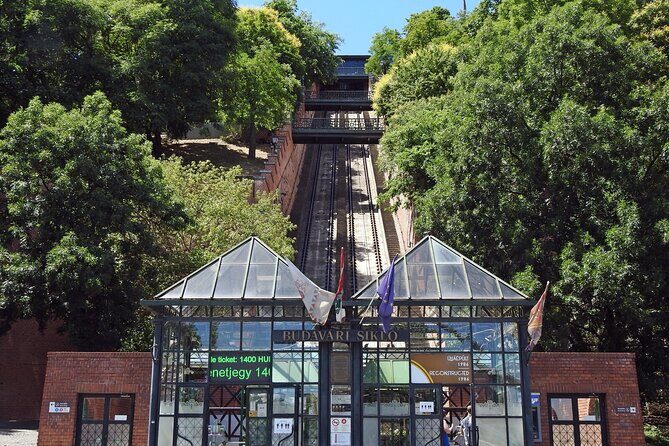 Walking tour in the Buda Castle incl. Fisherman's Bastion - Who is this tour best for?